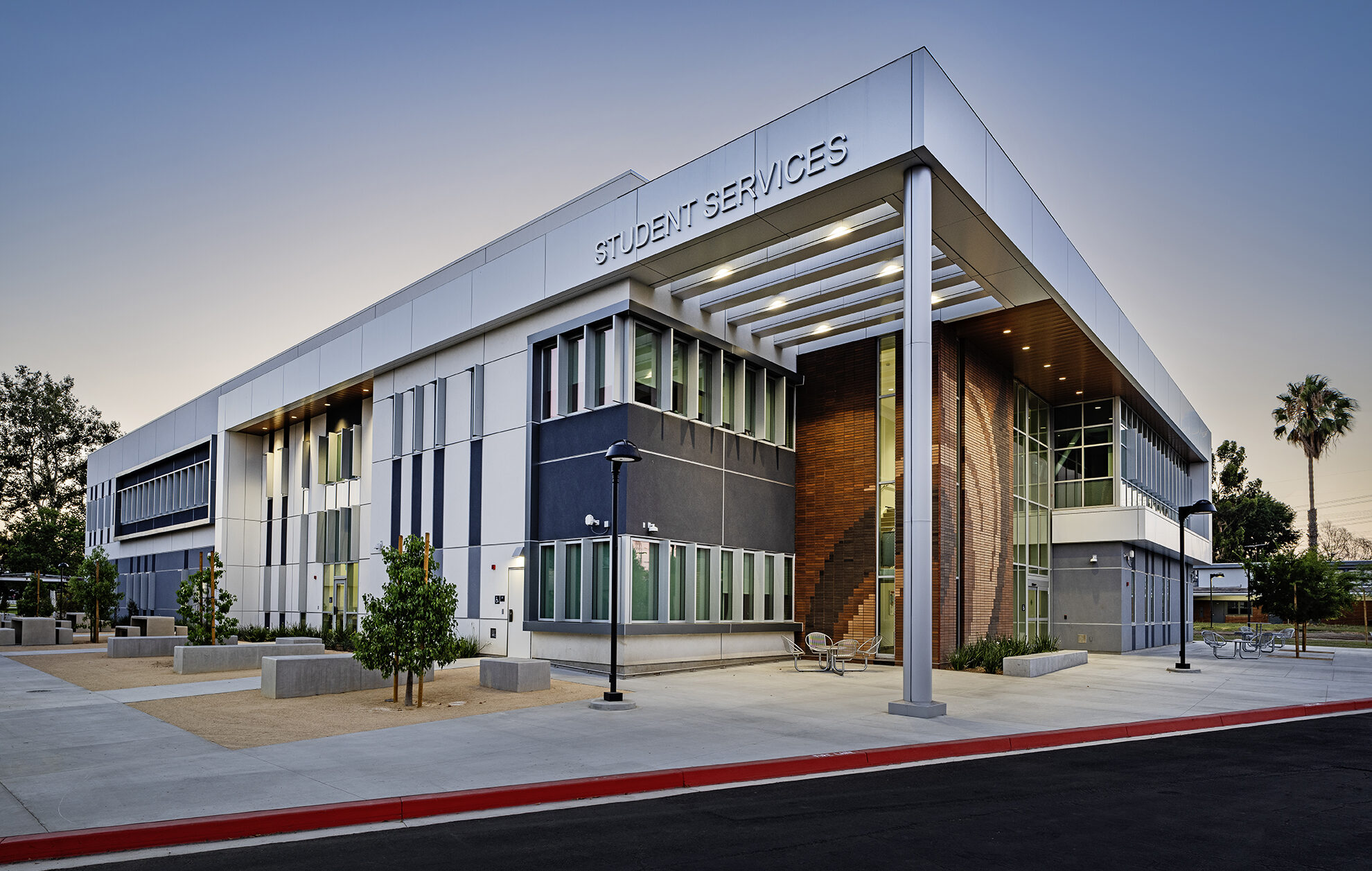 COMPTON COLLEGE Student Services/Administration Building - tBP/Architecture COMPTON COLLEGE Student Services/Administration Building - tBP/Architecture